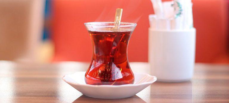 Té turco, la bebida tradicional típica del territorio turco